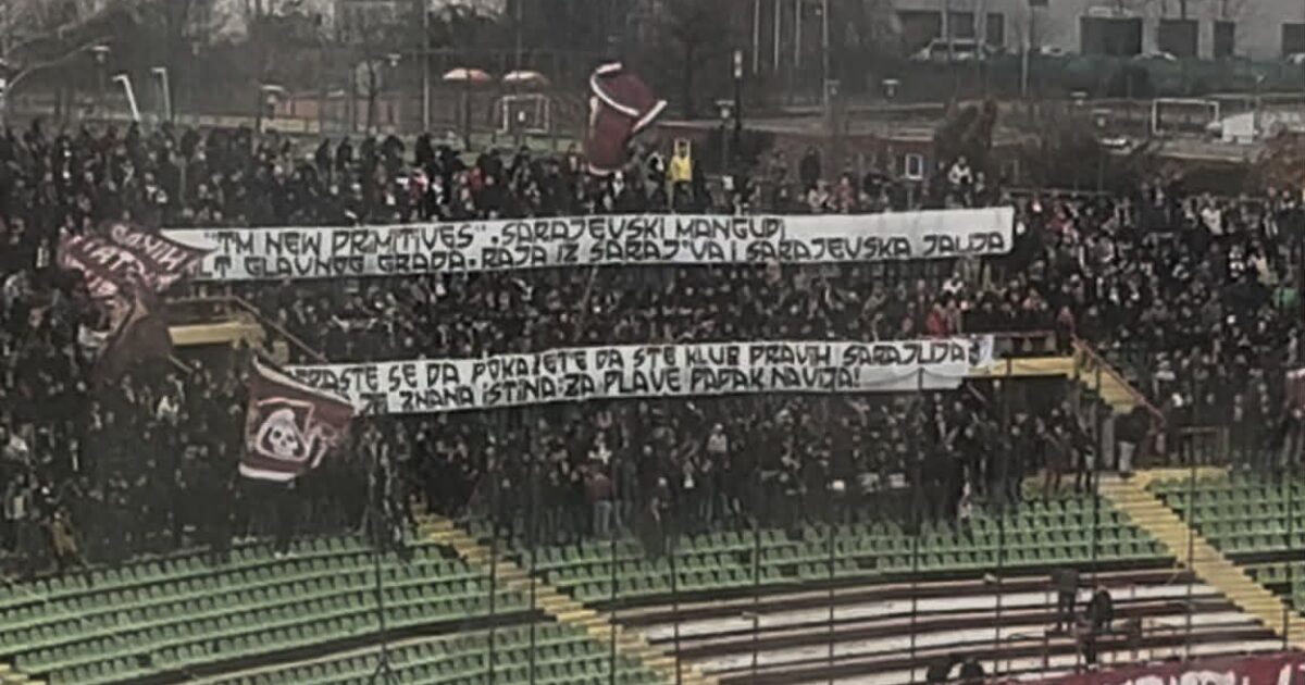 Horde zla razvile transparent i prozvale Manijake
